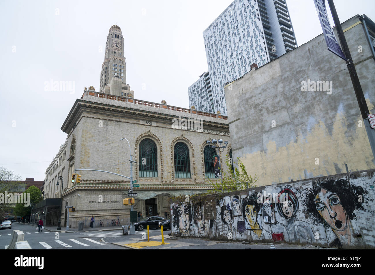 Looking down St. Felix Street across Lafayette Blvd at the Brooklyn ...
