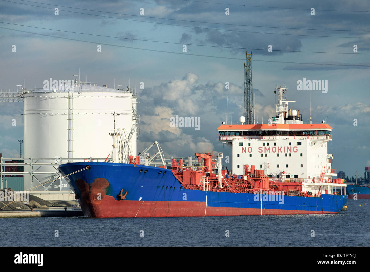 Petrochemical tanker hi-res stock photography and images - Alamy