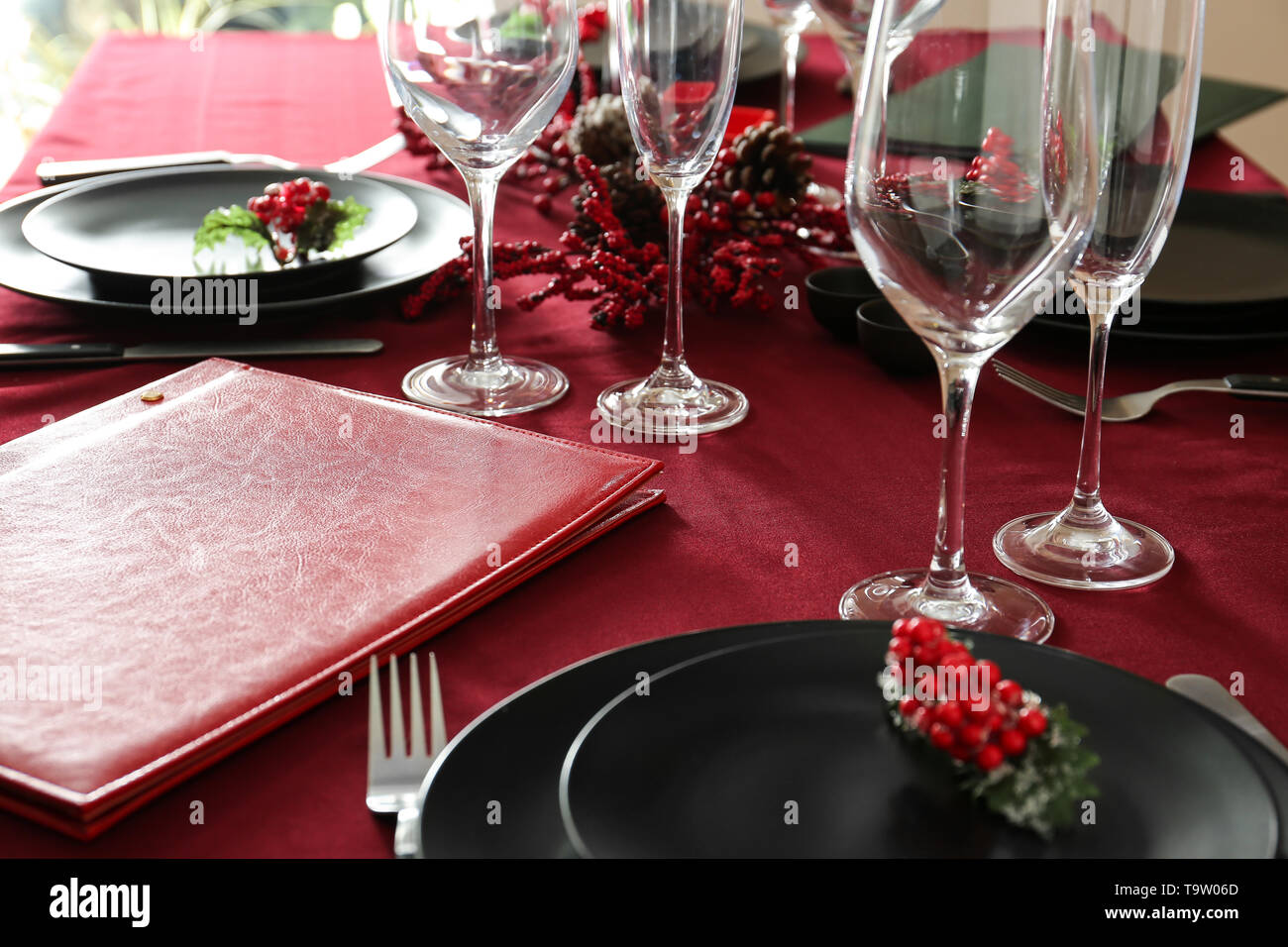 Menu on served table in restaurant Stock Photo - Alamy