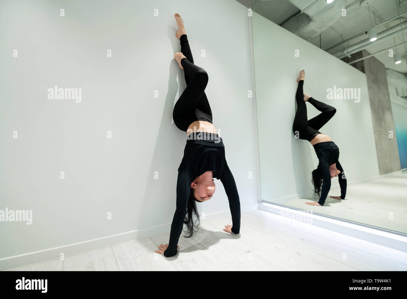 Handstand woman hi-res stock photography and images - Alamy