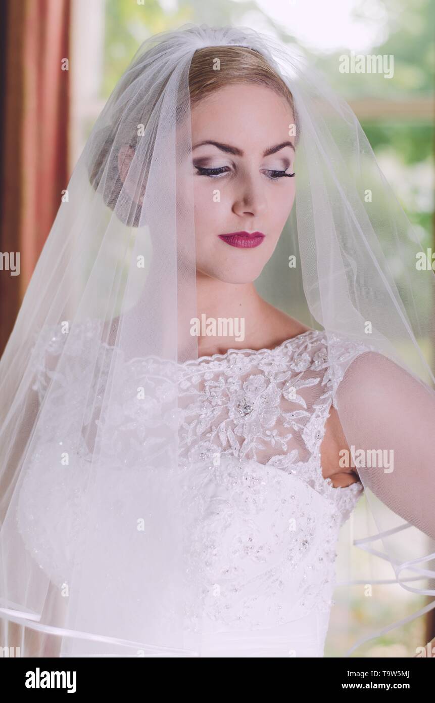 Classic bride hi-res stock photography and images - Alamy