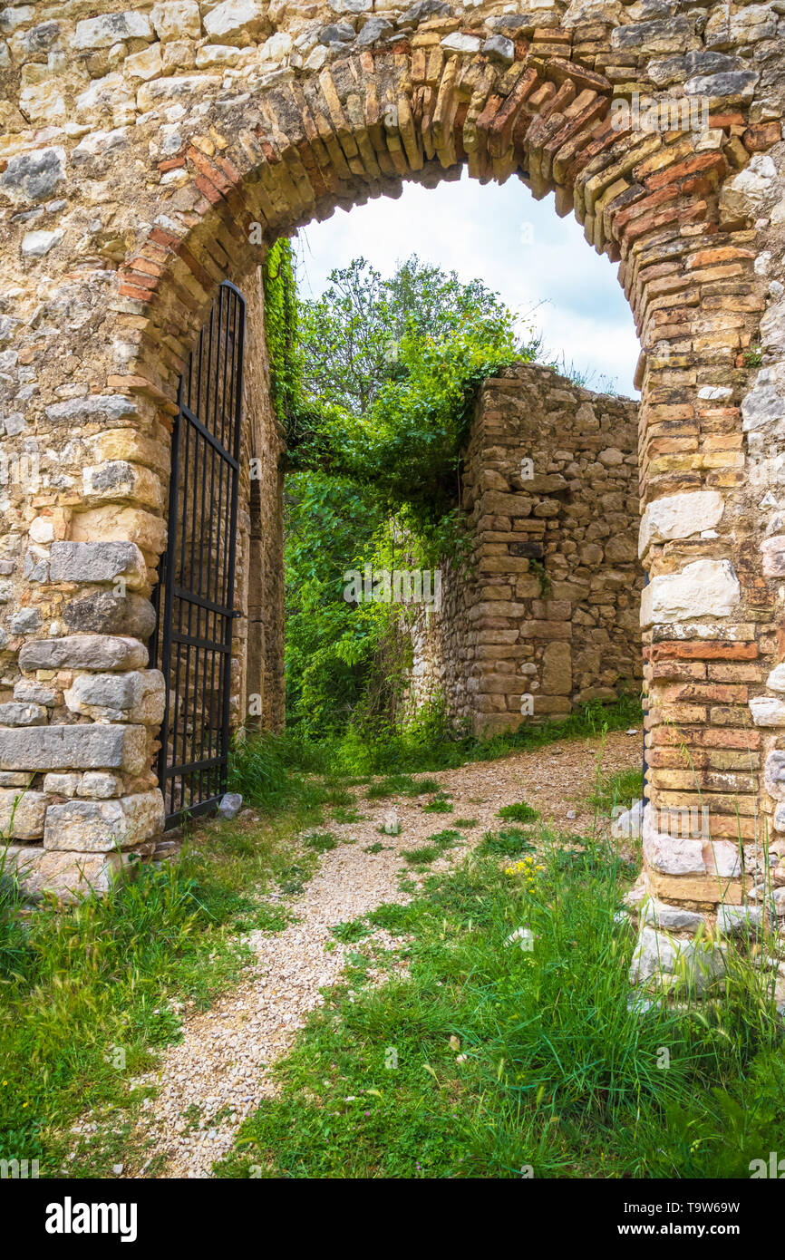 Rocchettine, Torri in Sabina (Italy) - The ruins of a medieval village ...