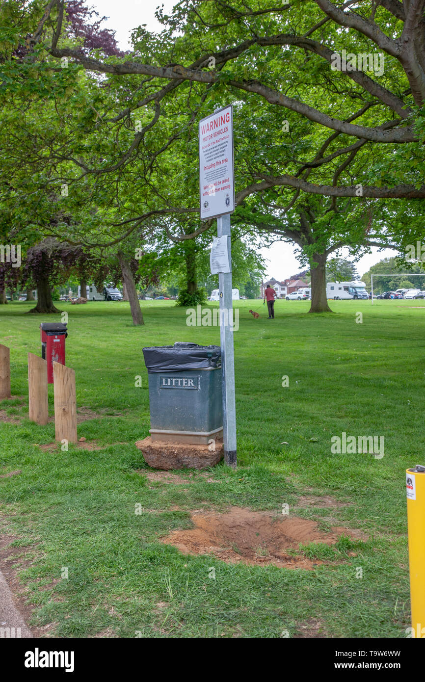 Unlawful litter hi-res stock photography and images - Alamy