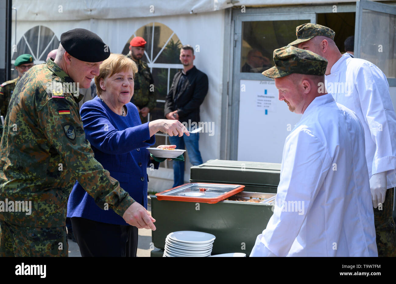 Munster, Germany. 20th May, 2019. After a demonstration by the Very ...