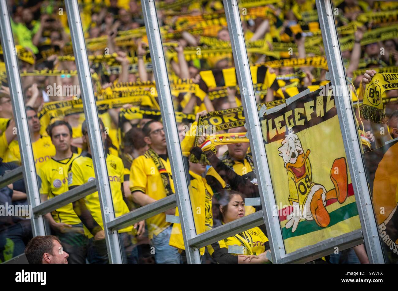 Donald duck poster hi-res stock photography and images - Alamy