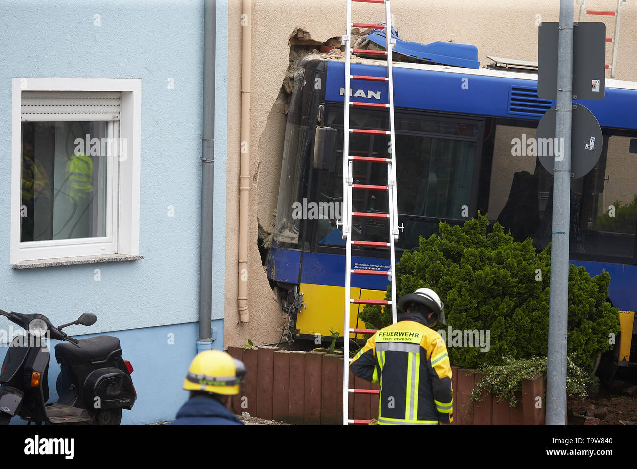 School bus driver thomas hi-res stock photography and images - Alamy