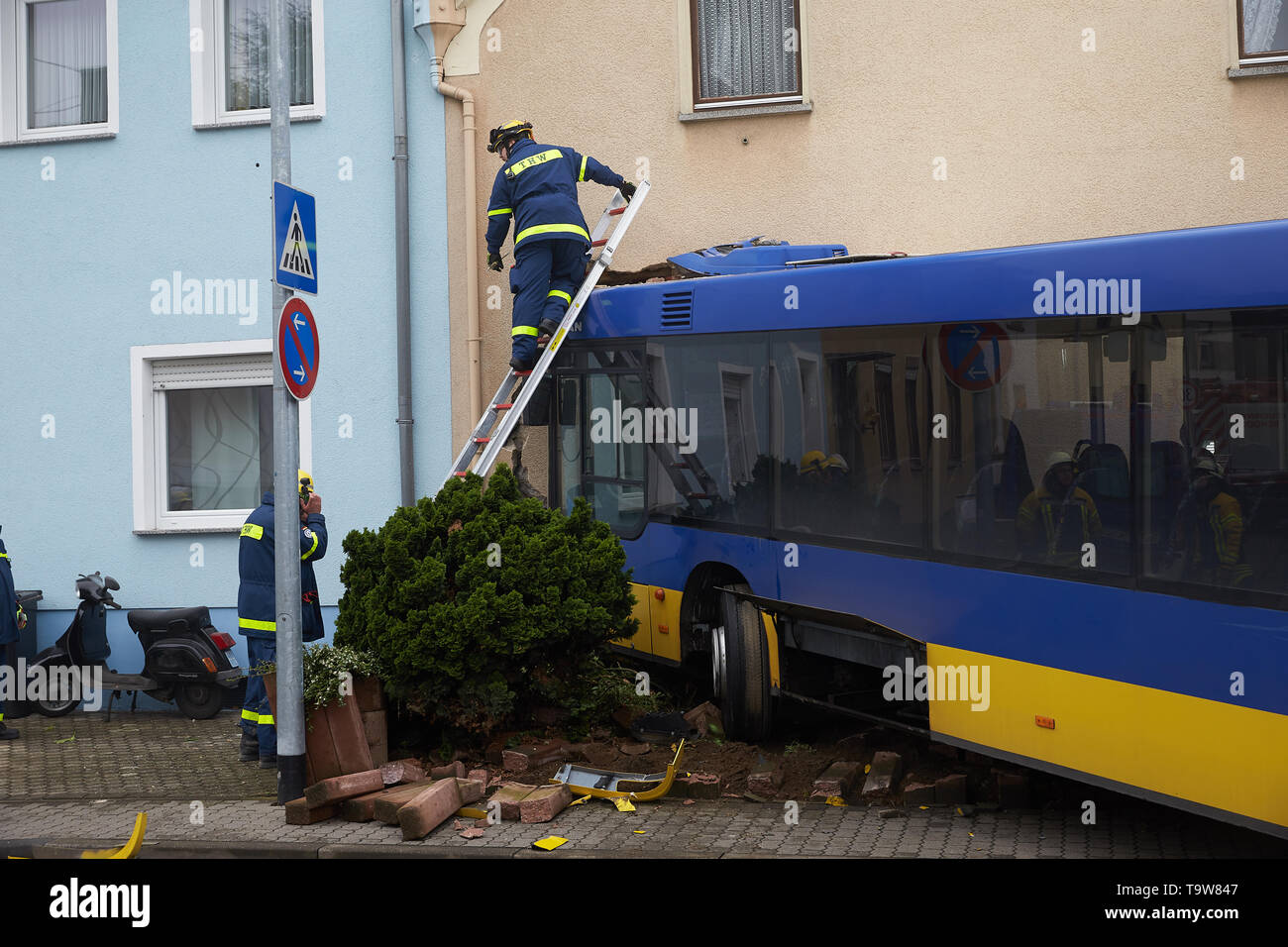 School bus driver thomas hi-res stock photography and images - Alamy