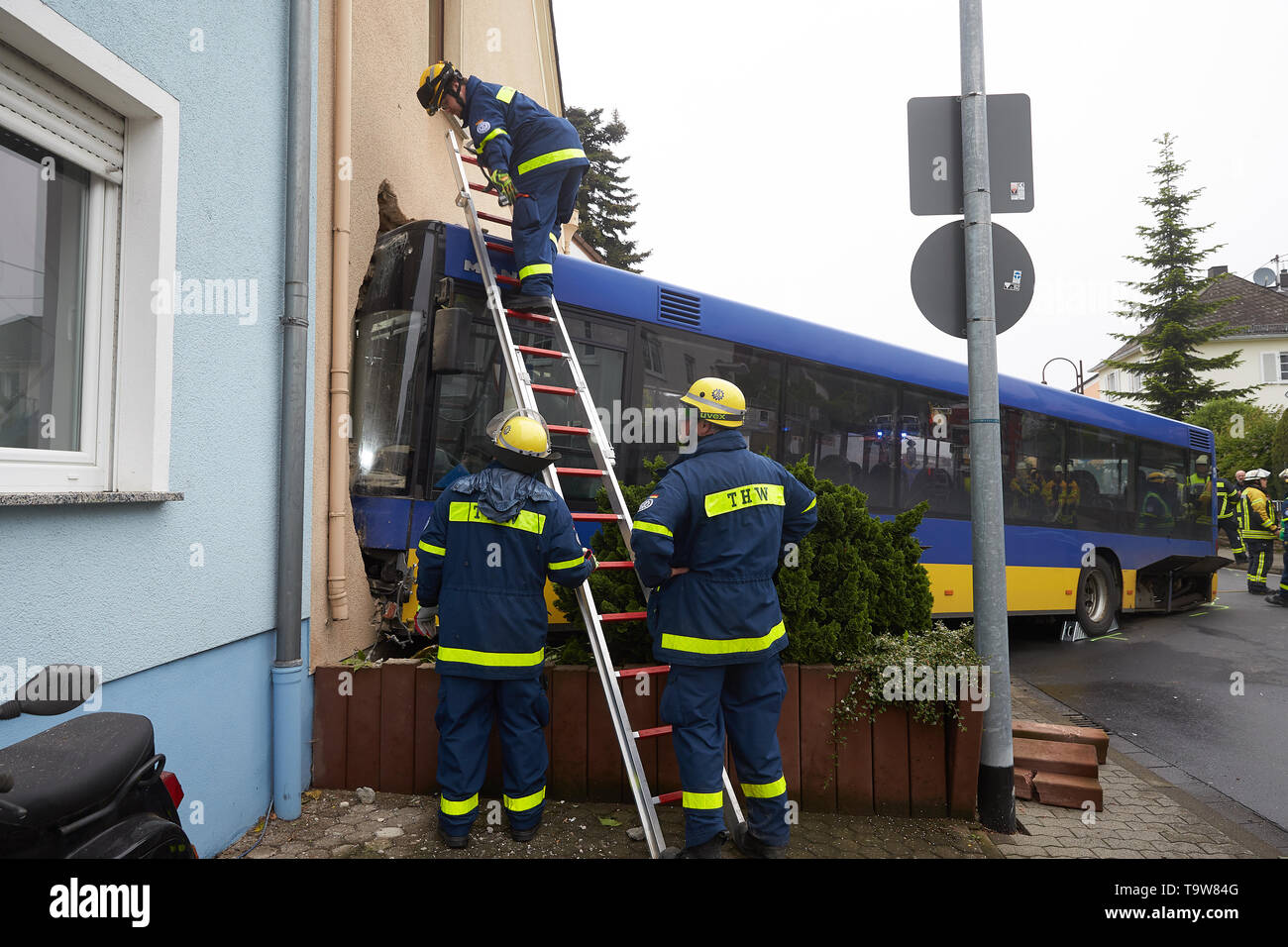 School bus driver thomas hi-res stock photography and images - Alamy