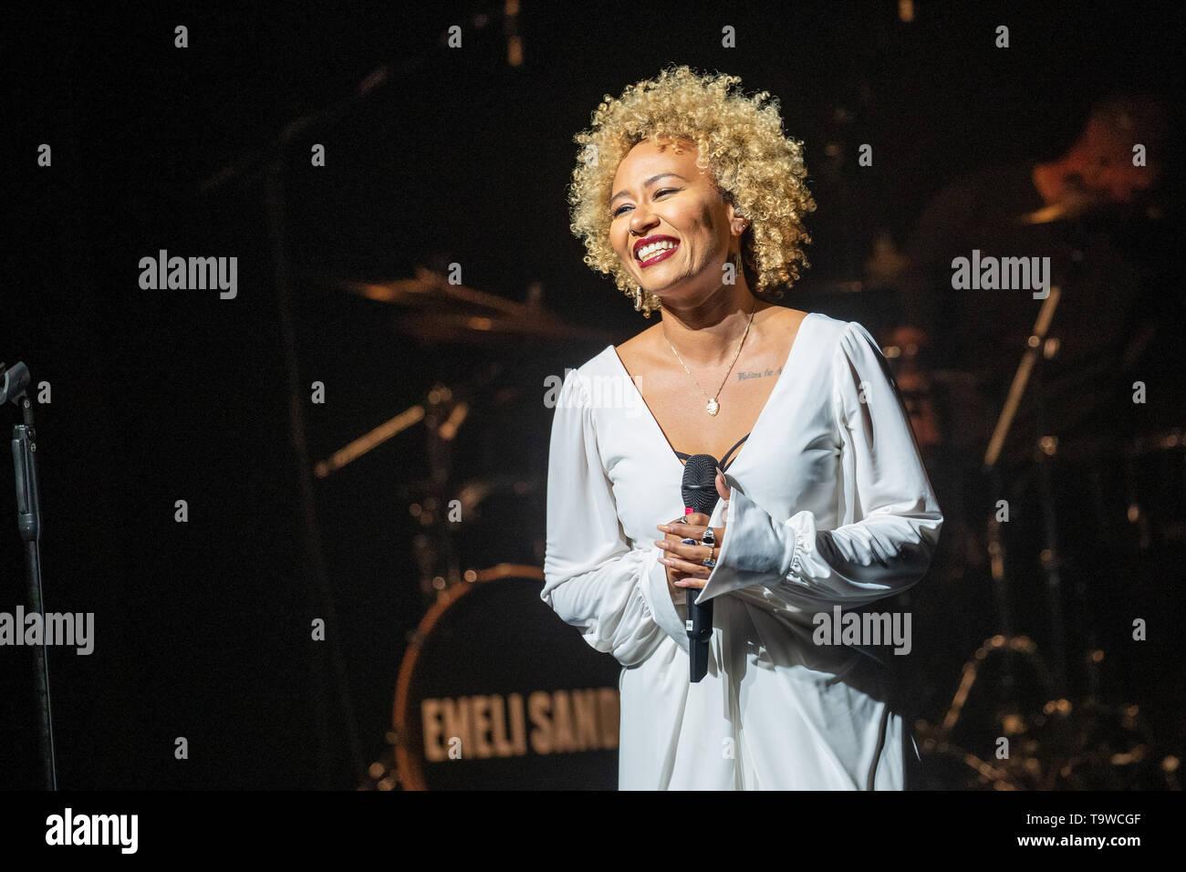 Emily wells hi-res stock photography and images - Alamy