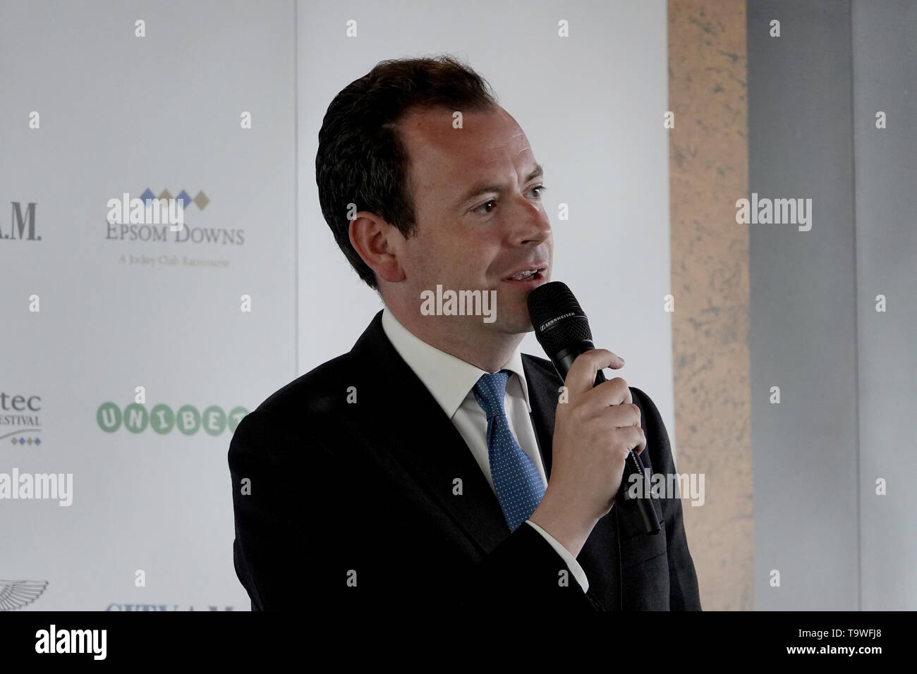 Itv racing commentator hi-res stock photography and images - Alamy