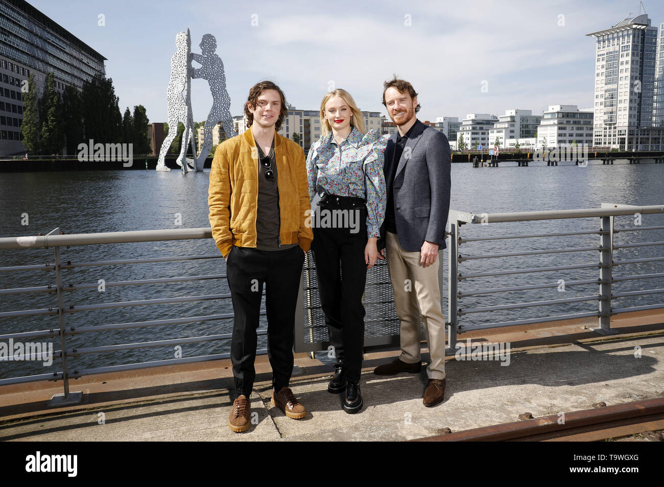 Michael fassbender sophie turner hi-res stock photography and images ...