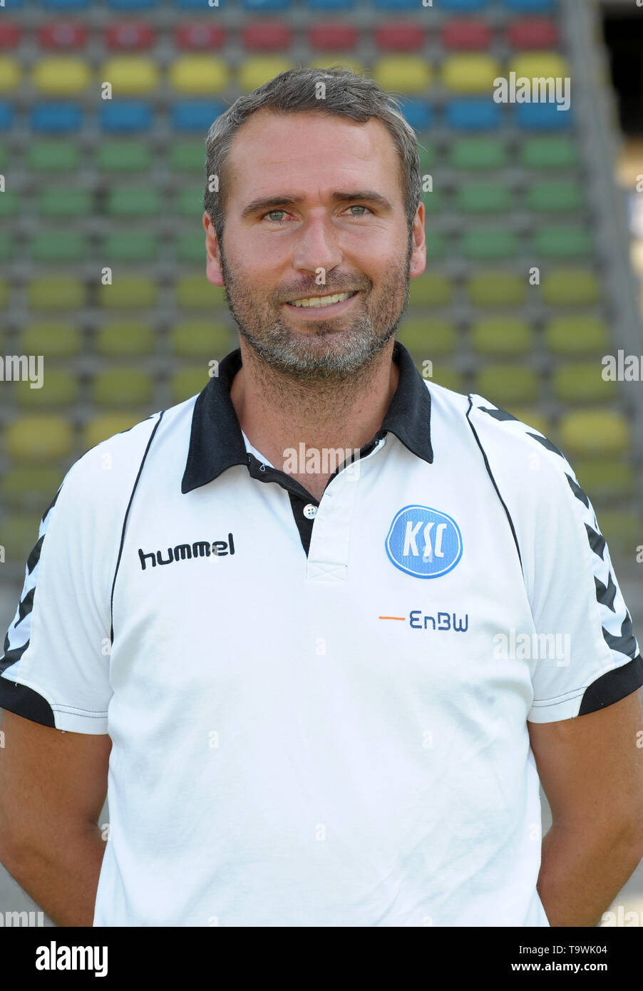 Junior football team coach hi-res stock photography and images - Alamy