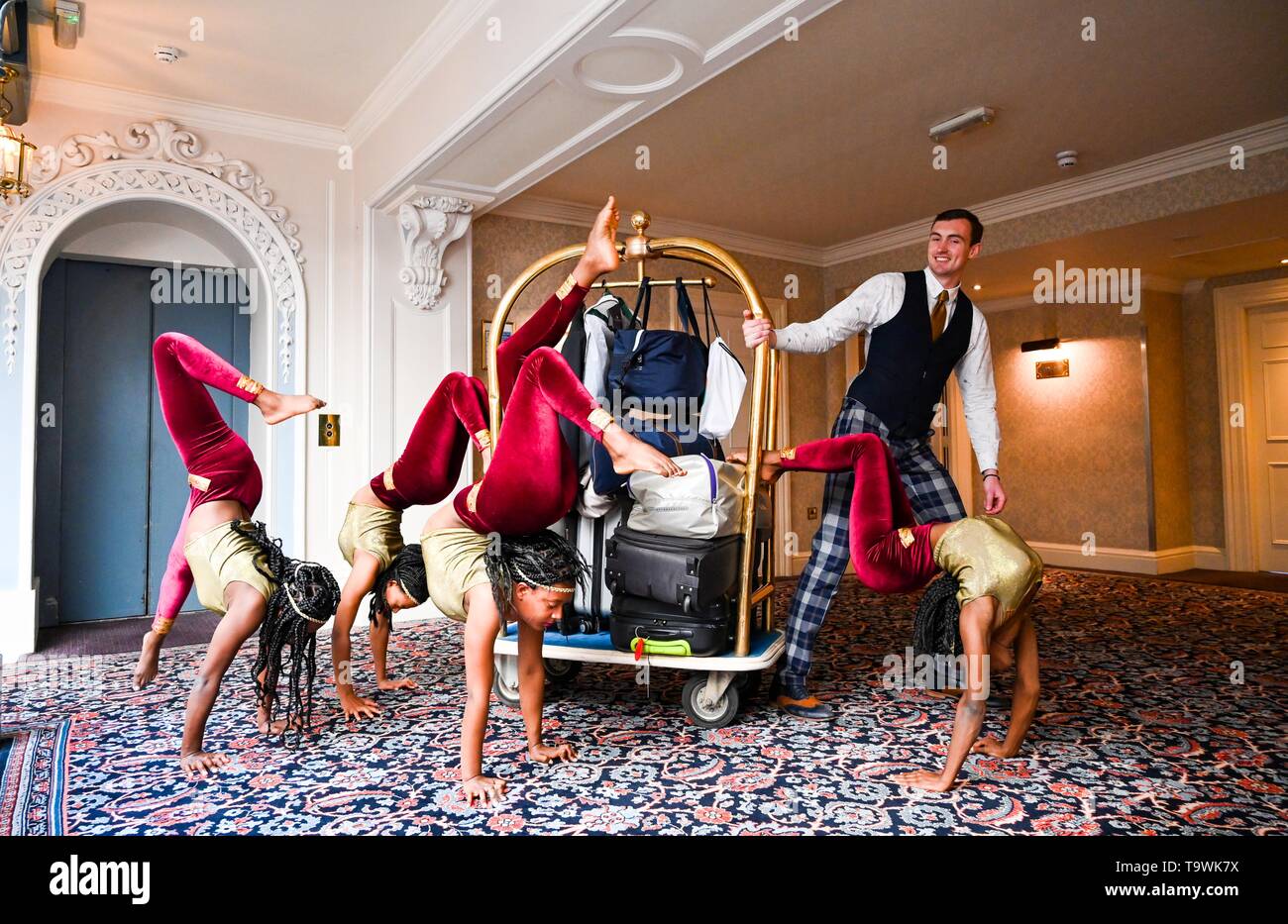 Female contortionists hi-res stock photography and images - Alamy