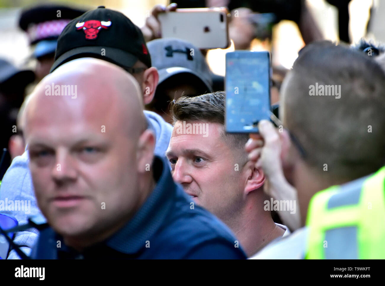 Tommy Robinson (Stephen Yaxley-Lennon) arrives to speak to a crowd of ...