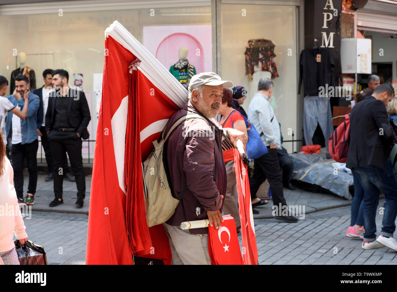 Turkish street vendor hi-res stock photography and images - Alamy