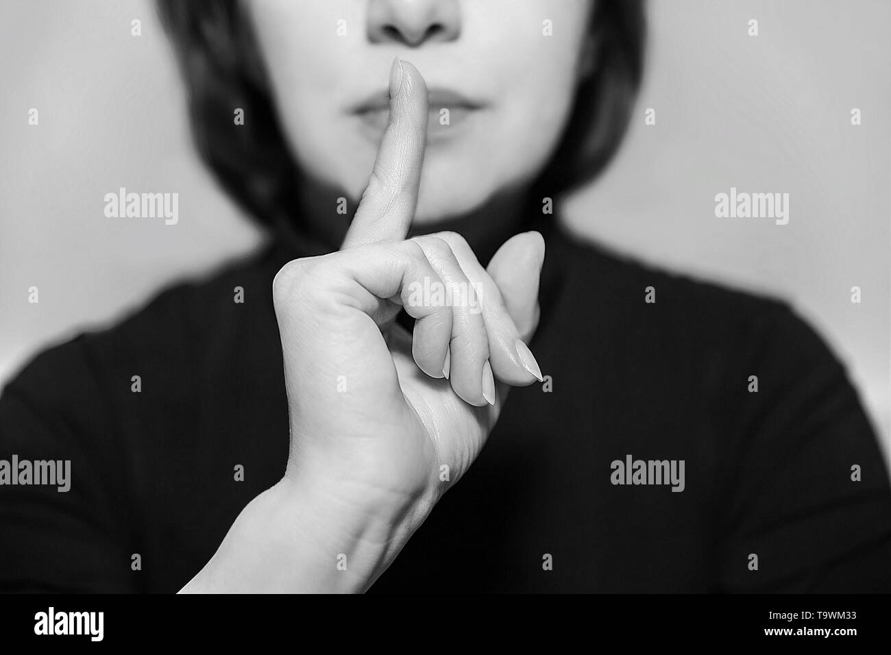 Silence hand sign hi-res stock photography and images - Alamy