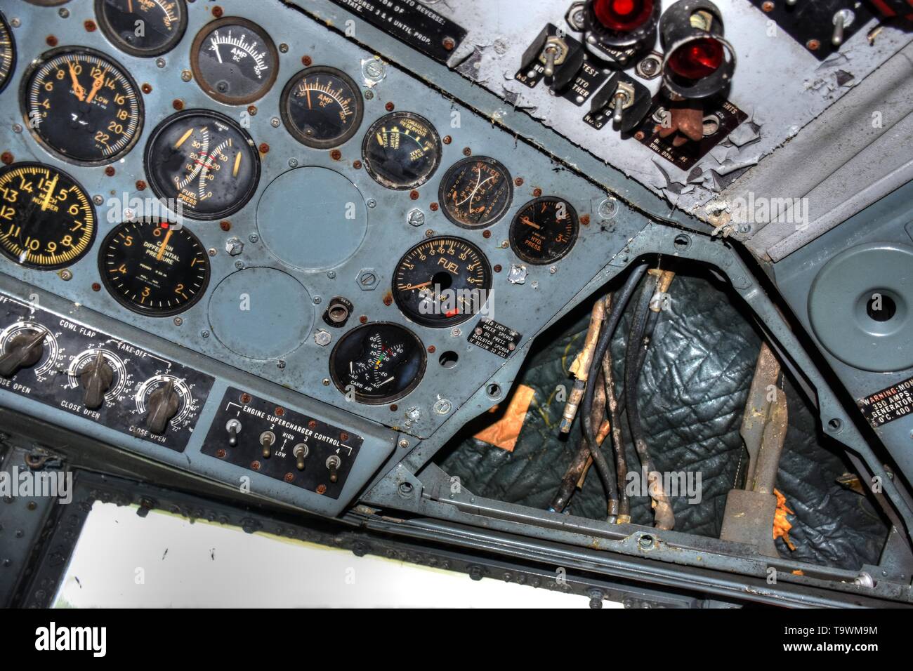 Cockpit douglas dc 6 hi-res stock photography and images - Alamy