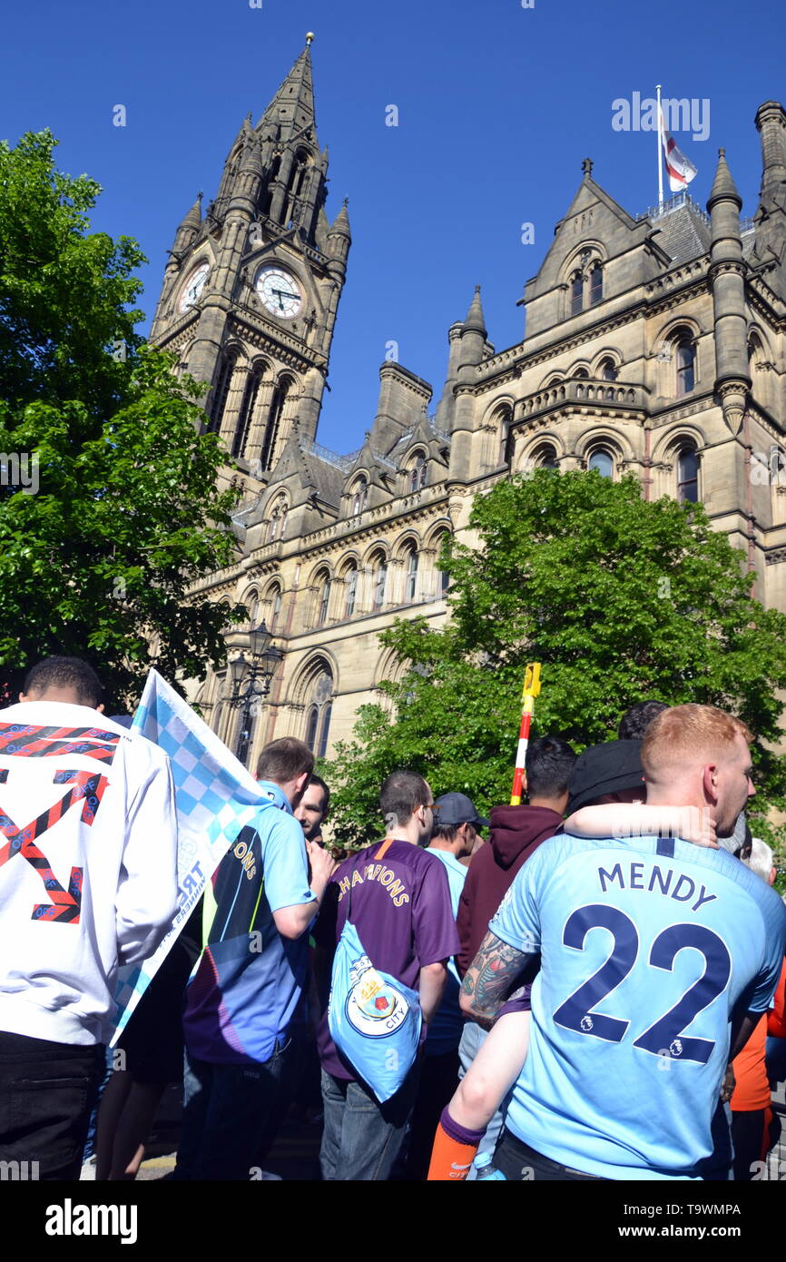 Football crowd celebrate uk hi-res stock photography and images - Alamy