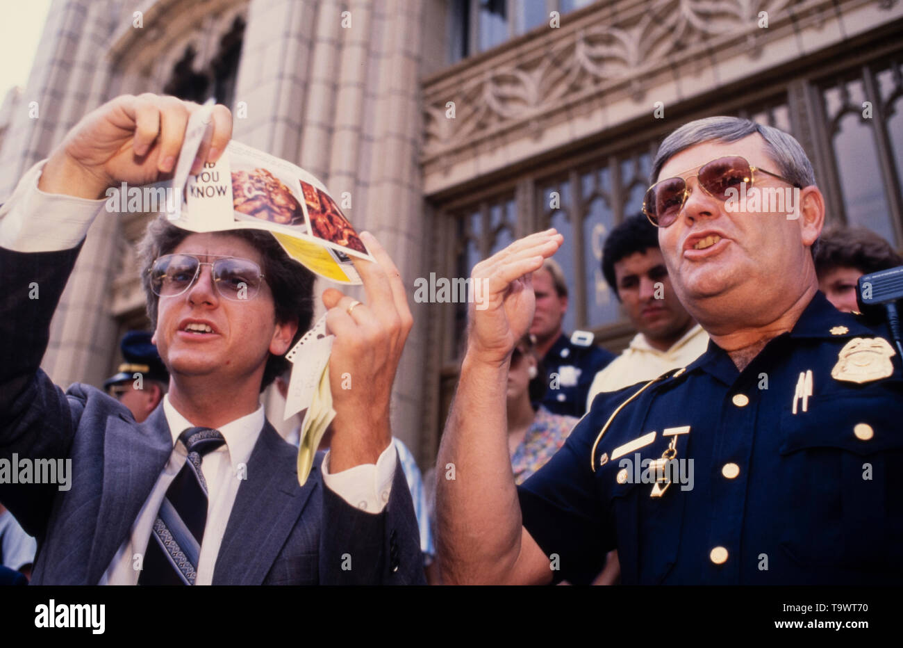 Operation Rescue leader Randall Terry confronting police and leading ...