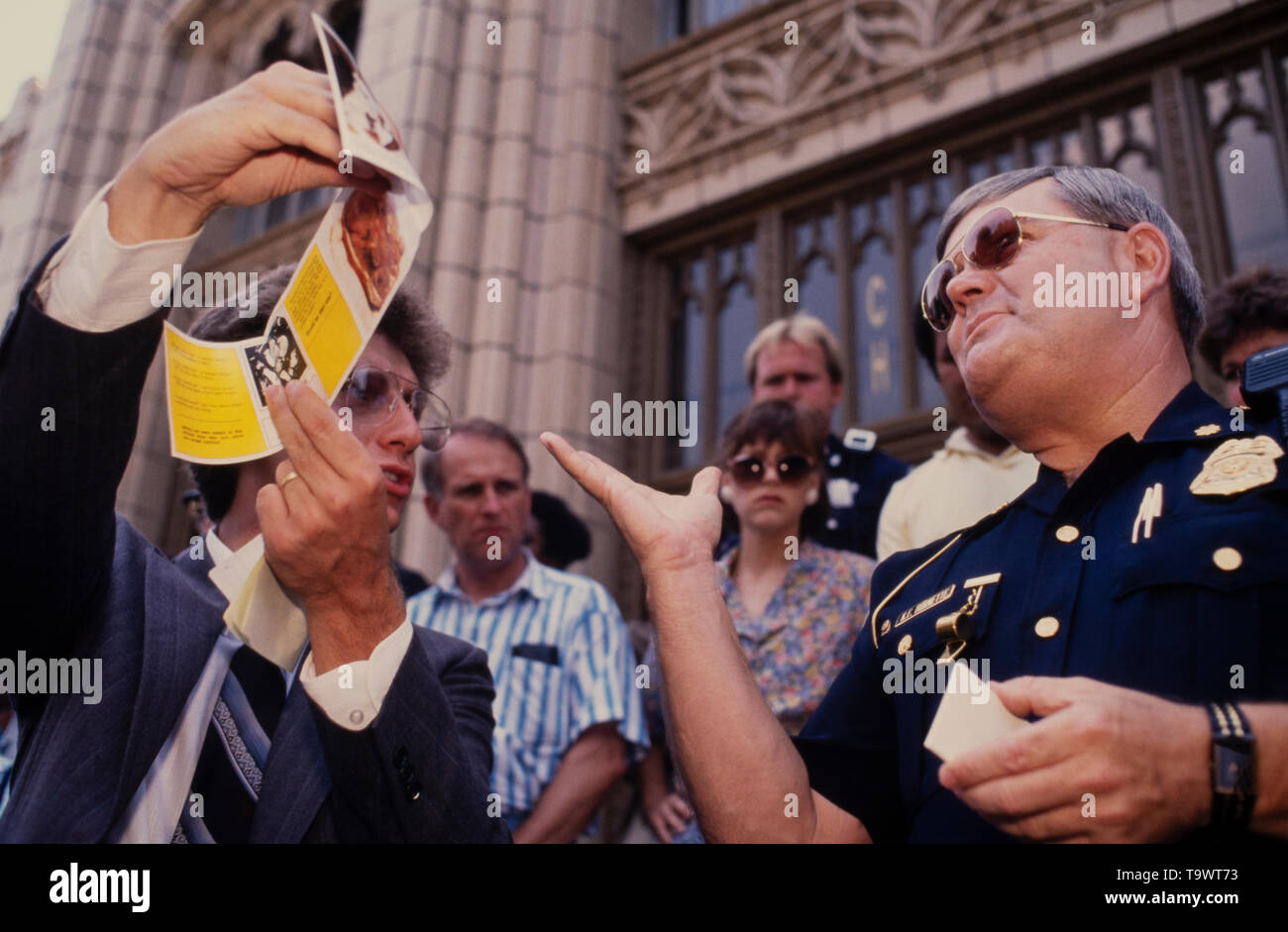 Operation Rescue leader Randall Terry confronting police and leading ...