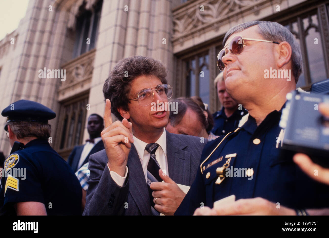 Operation Rescue leader Randall Terry confronting police and leading ...