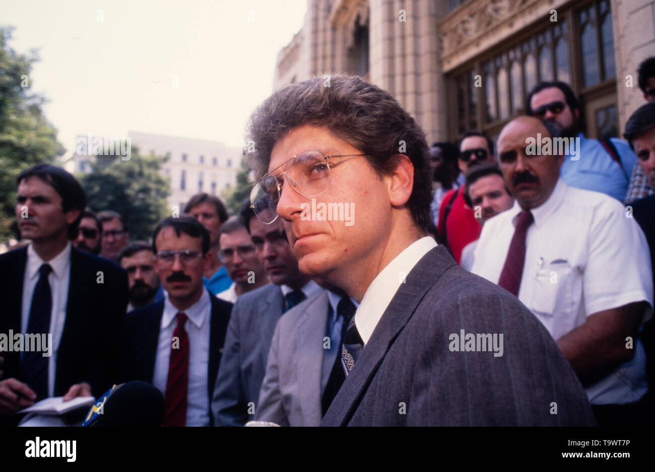 Operation Rescue leader Randall Terry confronting police and leading ...