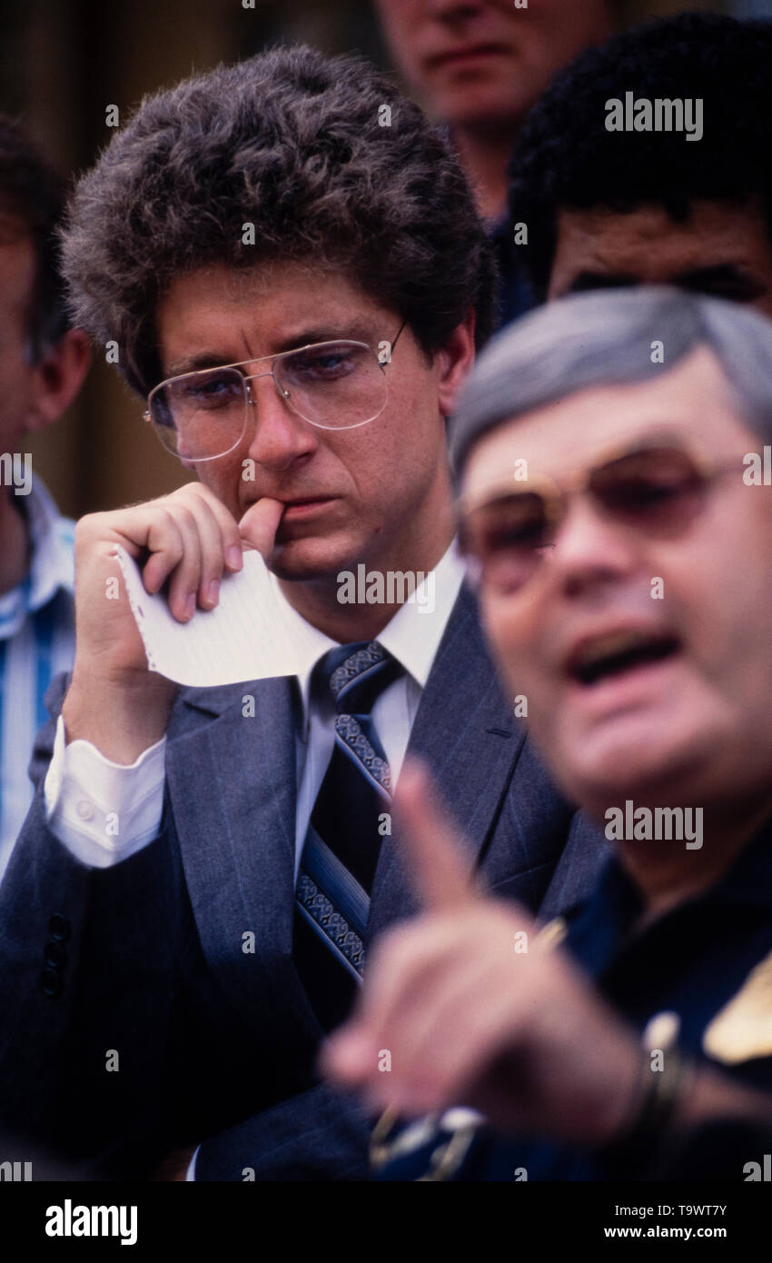 Operation Rescue leader Randall Terry confronting police and leading ...