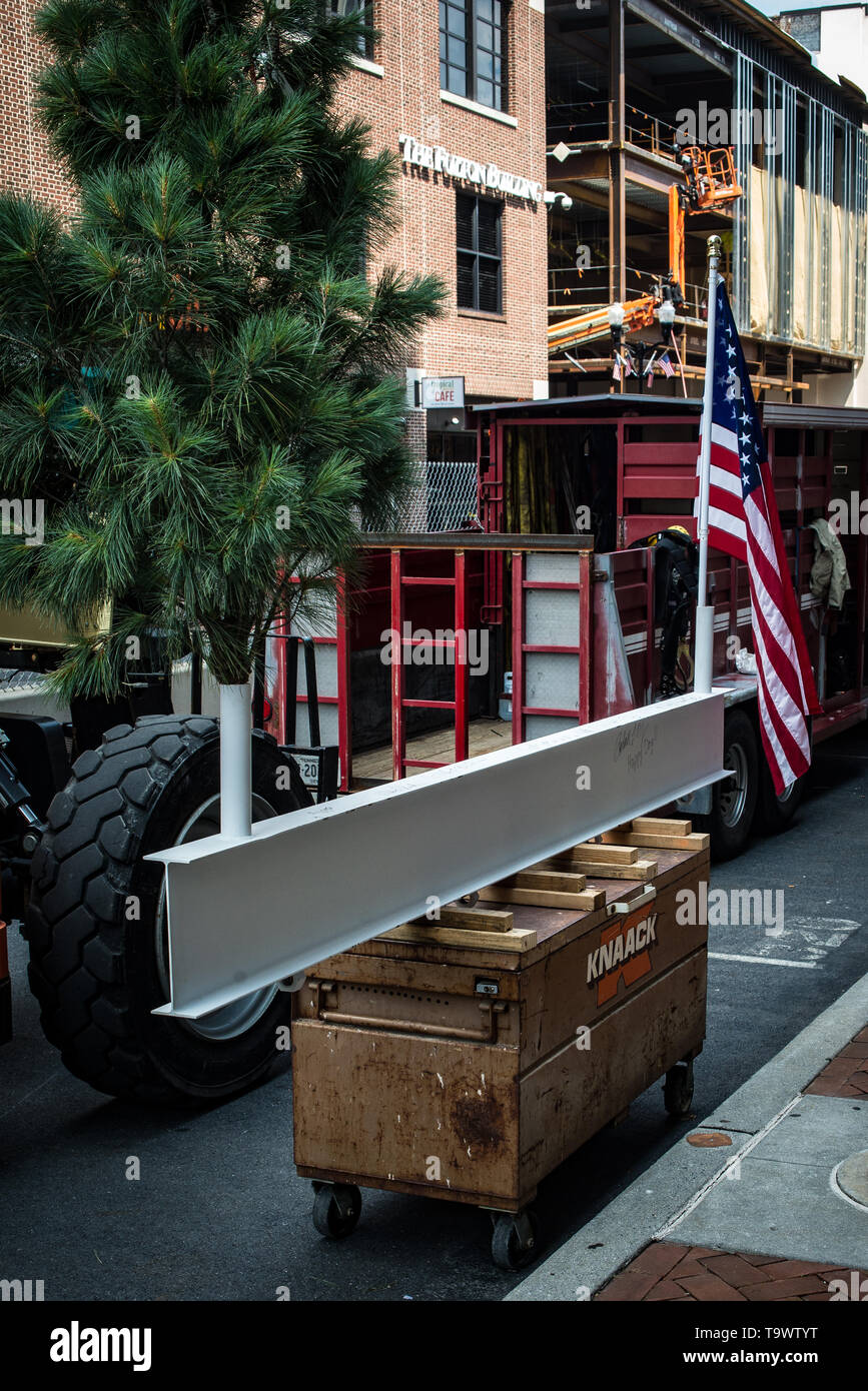 Skyscraper girder with US flag, for topping out ceremony Stock Photo ...