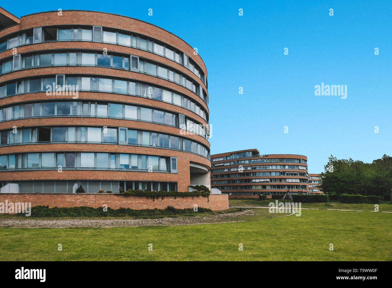 Curved apartment building hi-res stock photography and images - Alamy