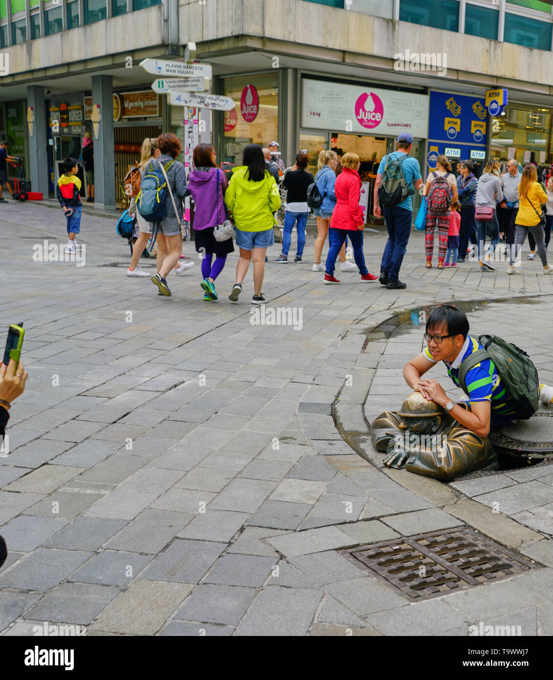 Man hole statue hi-res stock photography and images - Alamy