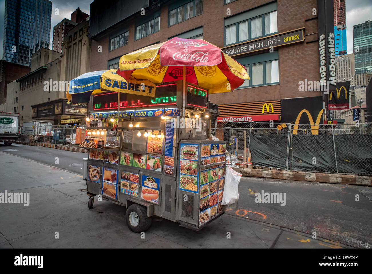 Mid town Manhattan, Times Square area Stock Photo - Alamy