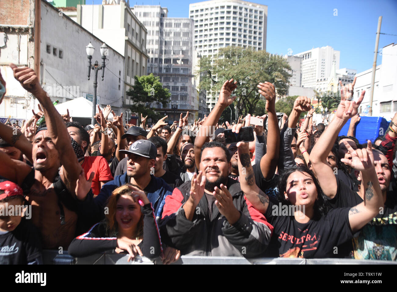 Sepultura rock band, this Sunday morning (19), downtown São Paulo ...