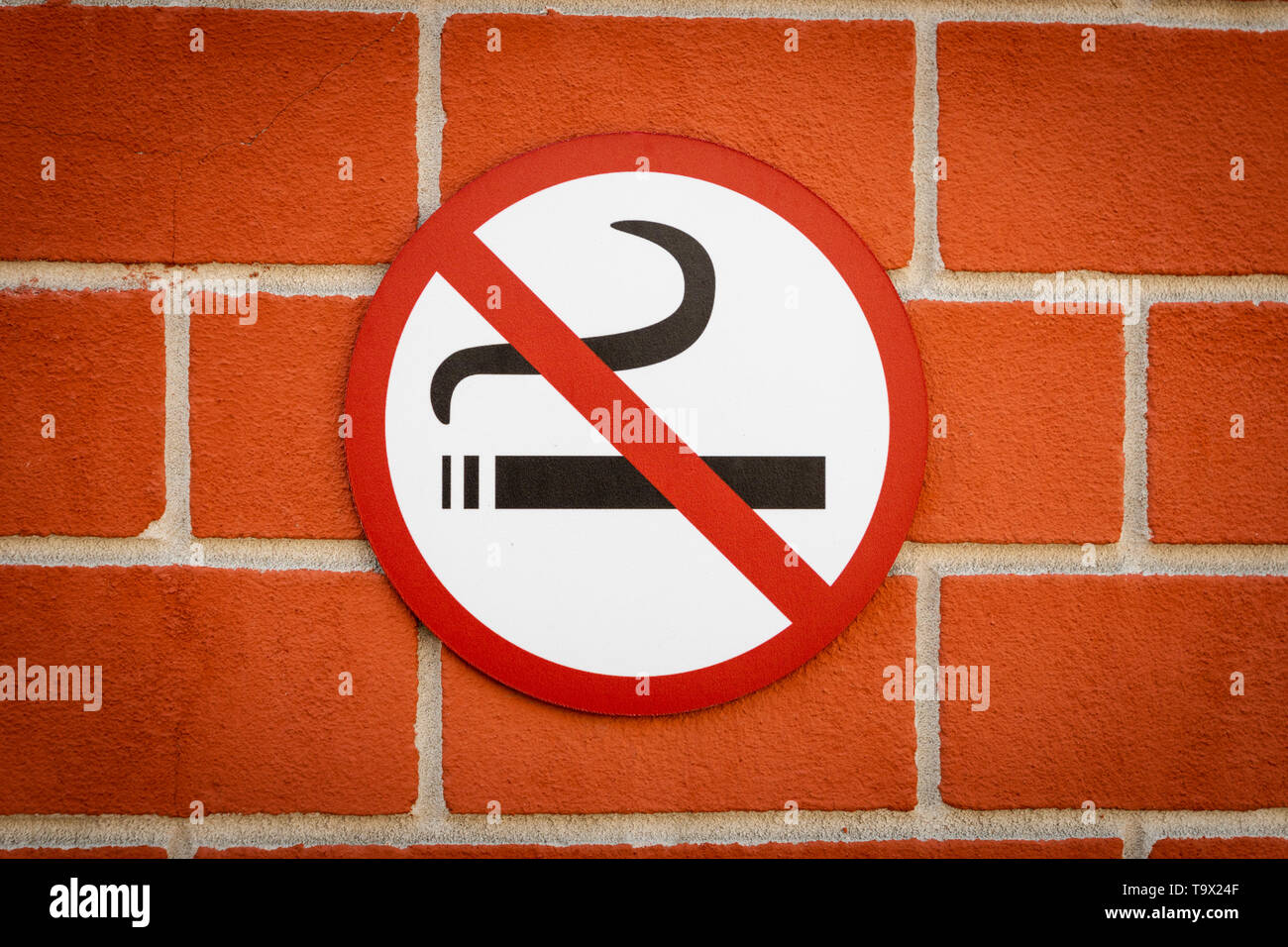 Warning against smoking hi-res stock photography and images - Alamy