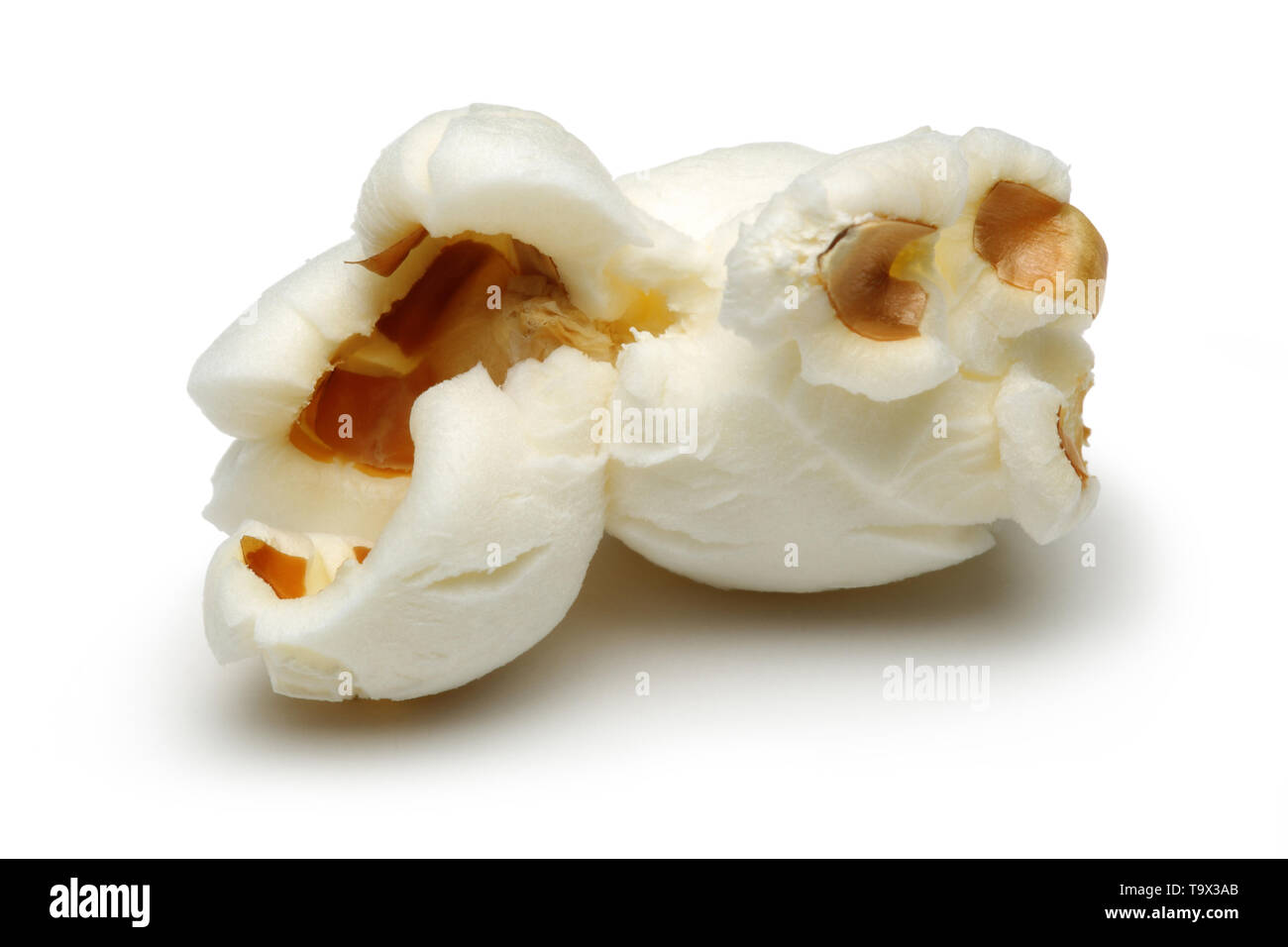 Fresh popcorn isolated on white background Stock Photo - Alamy