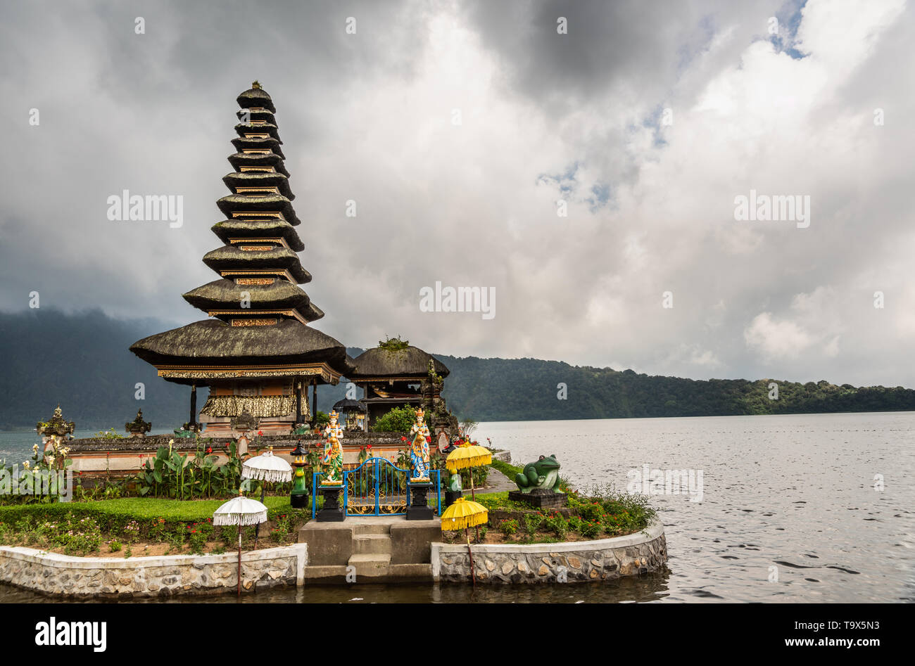 Tengahing segara temple hi-res stock photography and images - Alamy