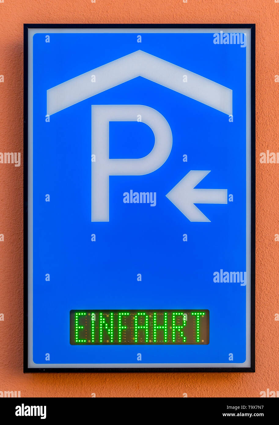 Parkhaus einfahrt hi-res stock photography and images - Alamy
