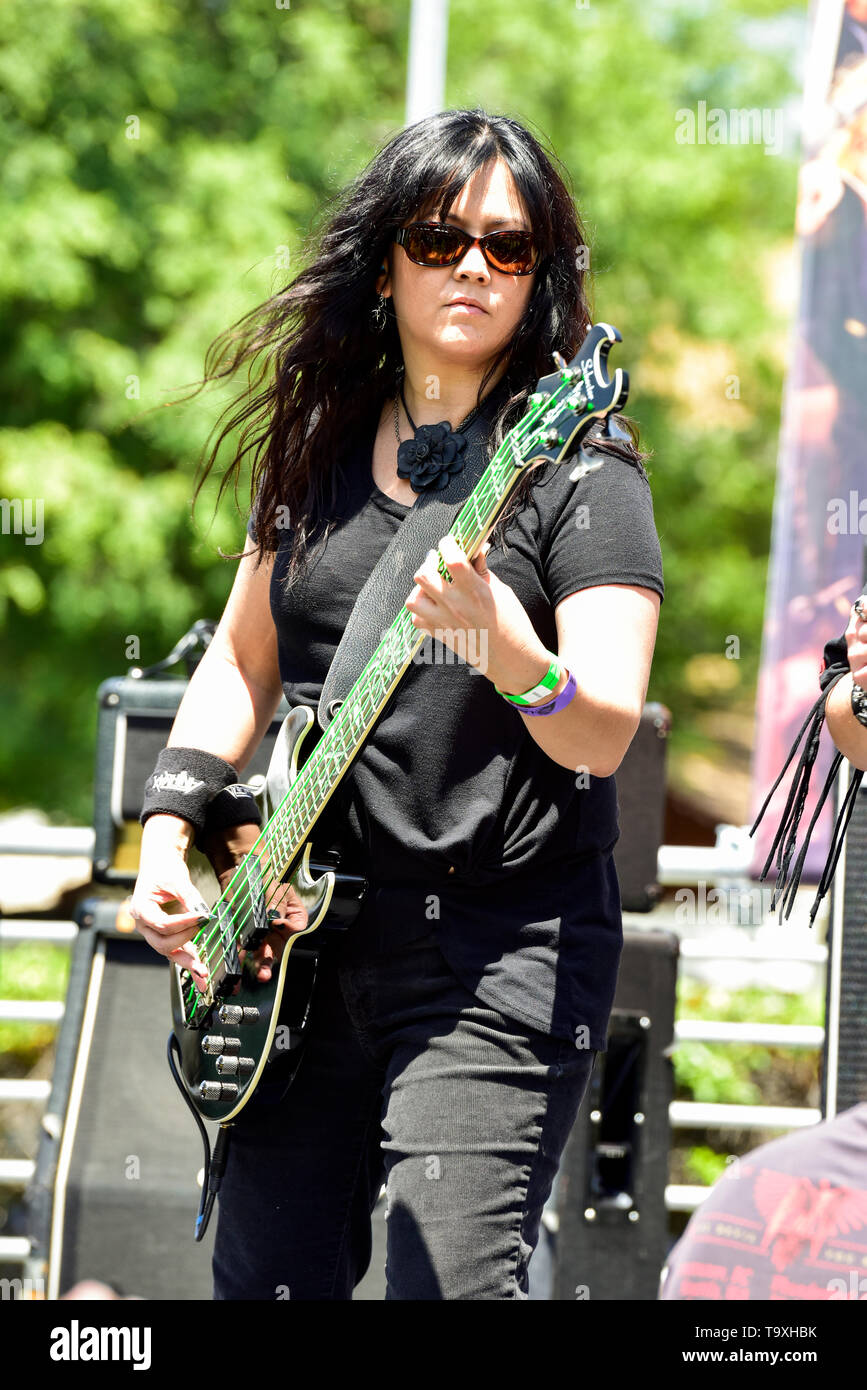 Female fronted rock band hi-res stock photography and images - Alamy