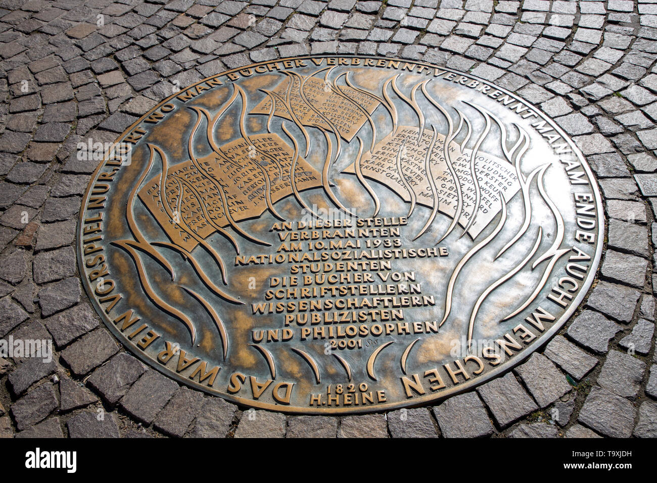 Burning of books hi-res stock photography and images - Alamy