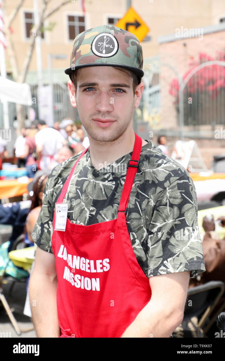 Celebrities and volunteers attend the LA Mission Easter charity dinner ...