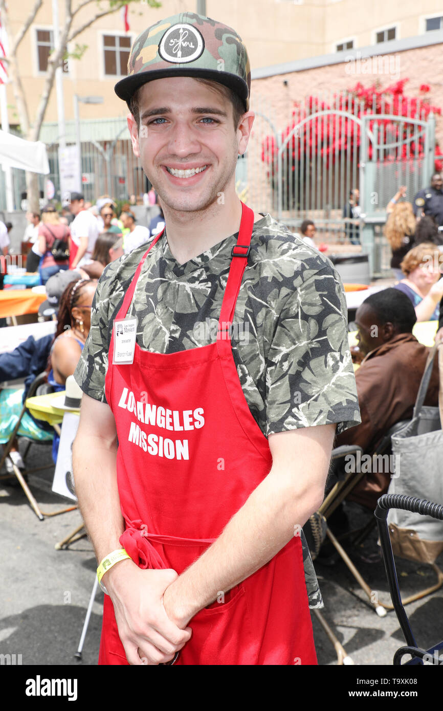 Celebrities and volunteers attend the LA Mission Easter charity dinner ...
