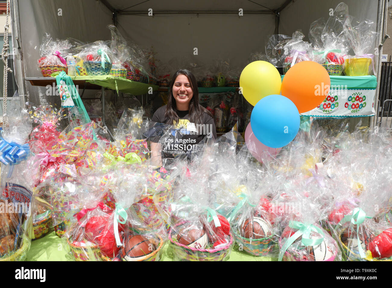 Celebrities and volunteers attend the LA Mission Easter charity dinner ...