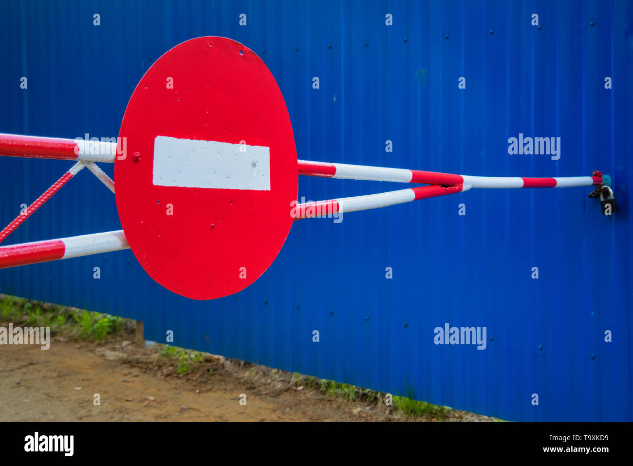 Close up Barrier Gate. Barrier with road signs Stock Photo - Alamy