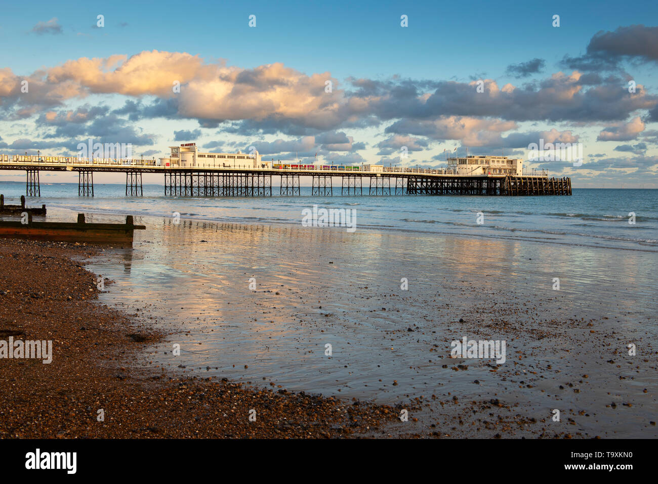 Worthing pier hi-res stock photography and images - Alamy