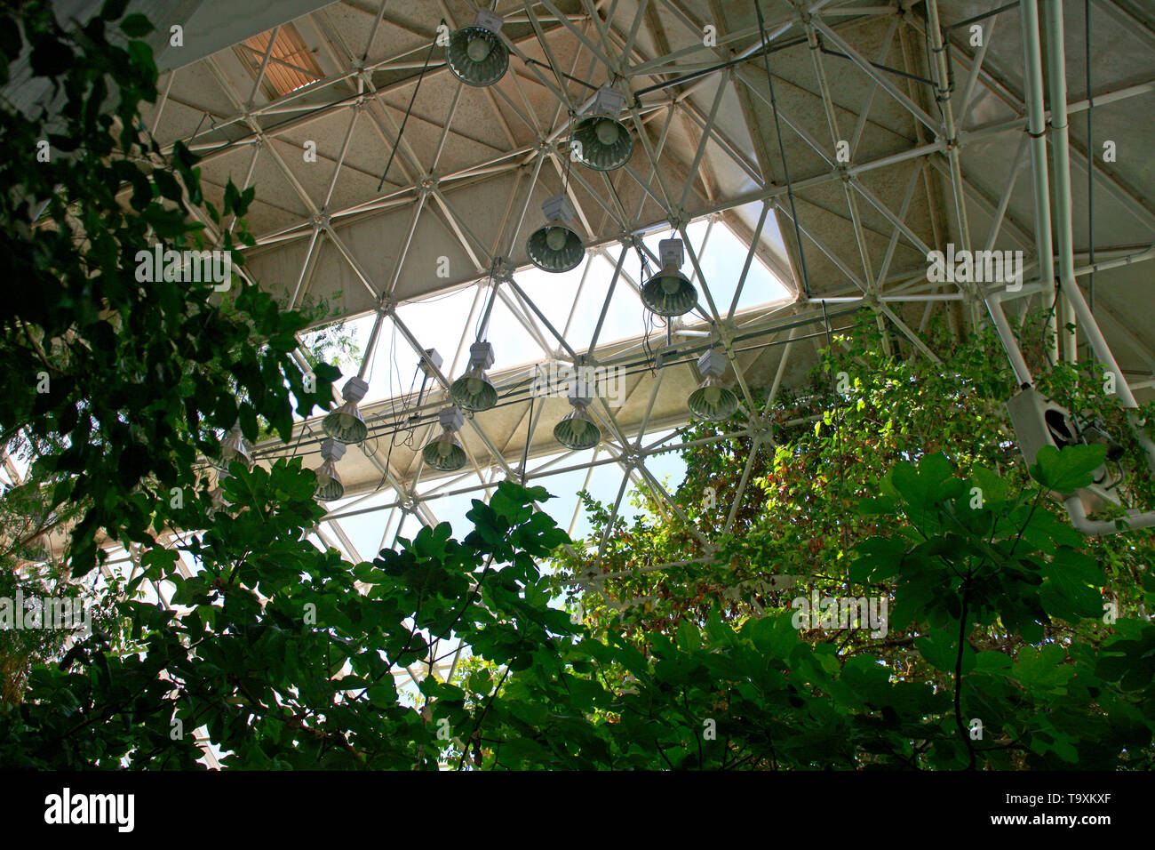 Geodesic dome roof hi-res stock photography and images - Alamy