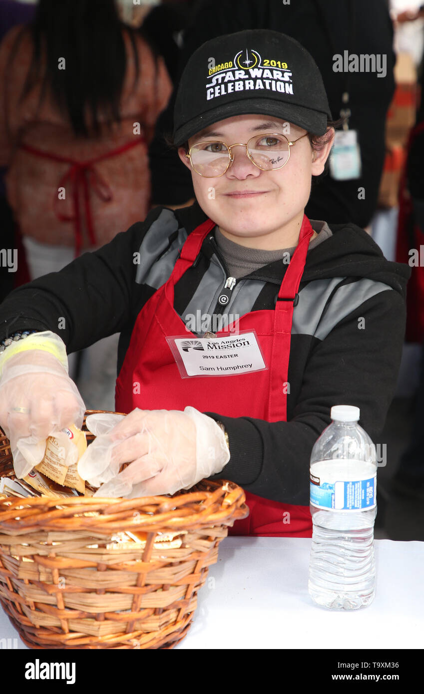 Celebrities and volunteers attend the LA Mission Easter charity dinner ...