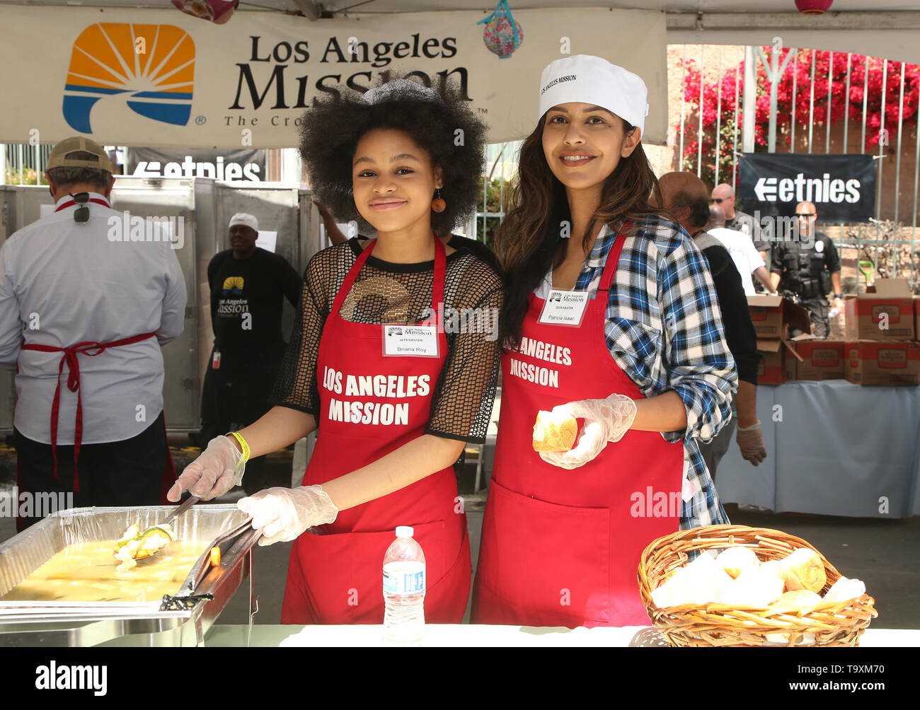 Celebrities and volunteers attend the LA Mission Easter charity dinner ...