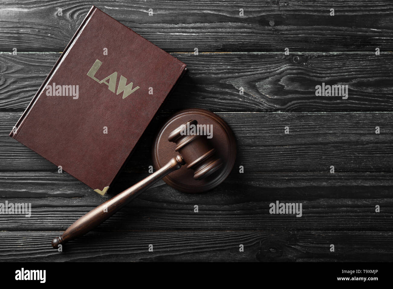 Book title business law hi-res stock photography and images - Alamy
