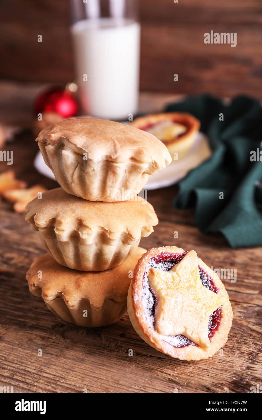 Stack of mince pies hi-res stock photography and images - Alamy