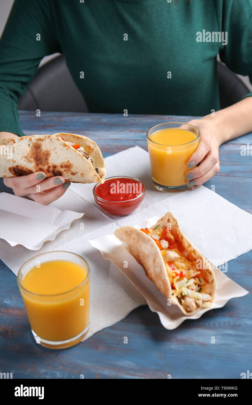 Eating taco woman hi-res stock photography and images - Alamy