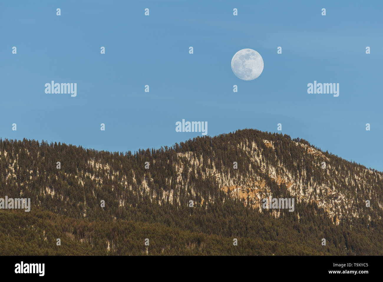 Full moon over rocky mountains hi-res stock photography and images - Alamy